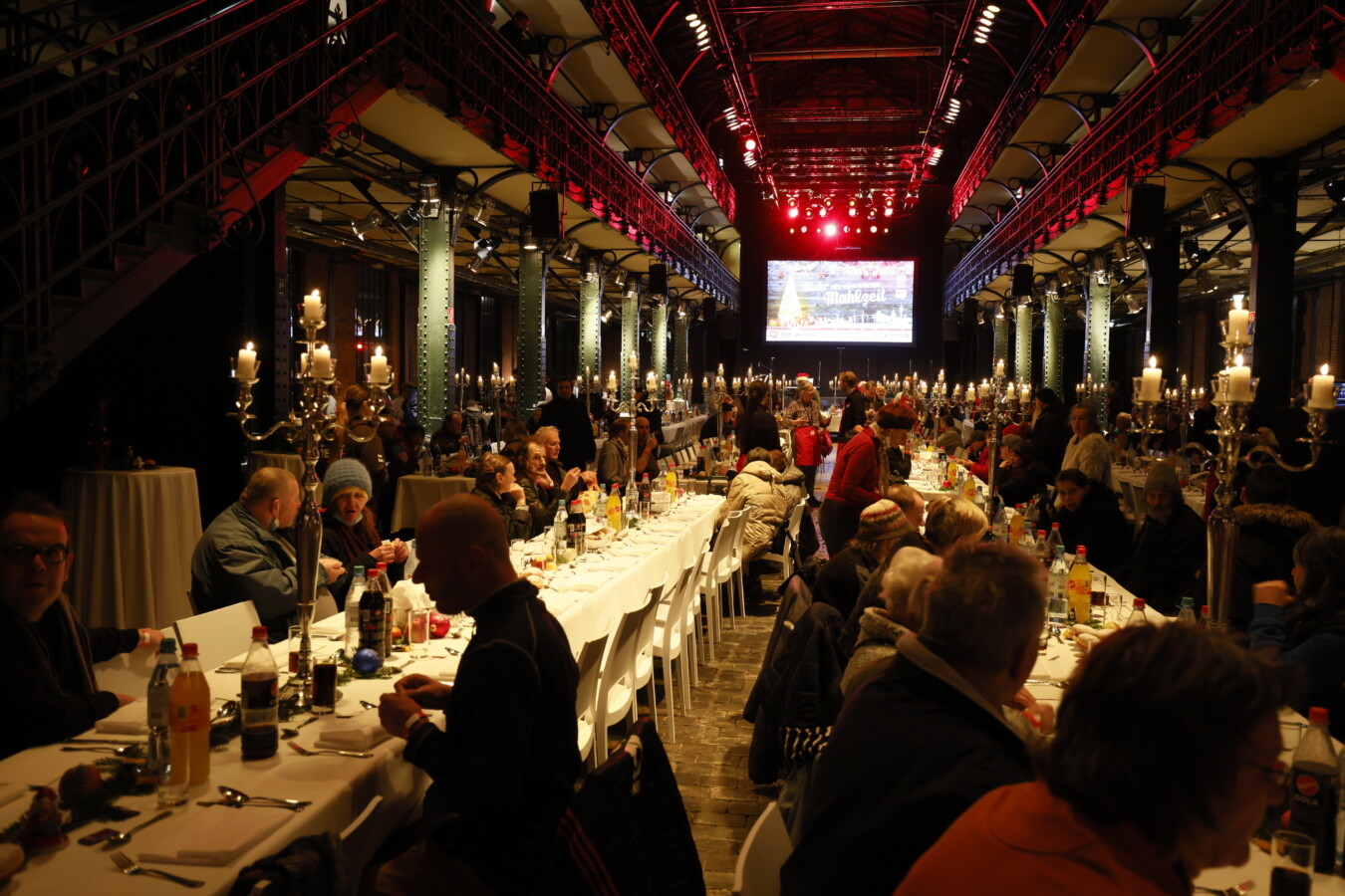 Mehr als eine warme Mahlzeit: Festmahl in der Fischauktionshalle – Hinz ...