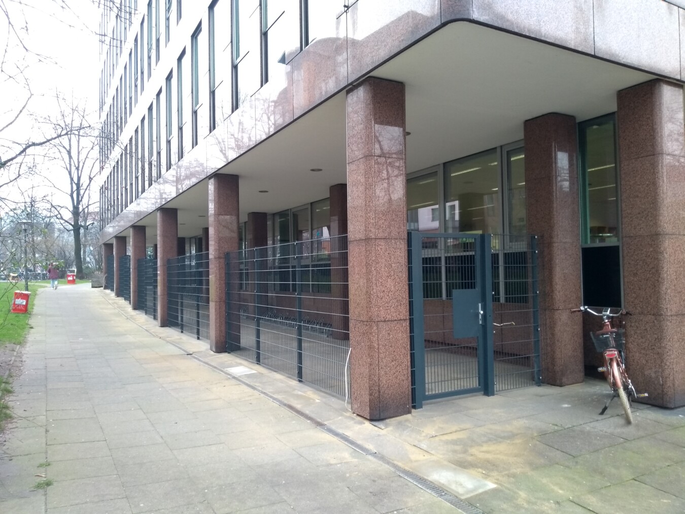 Tod auf der Straße: Zaun vertreibt Obdachlose nach Todesfall – Hinz&Kunzt