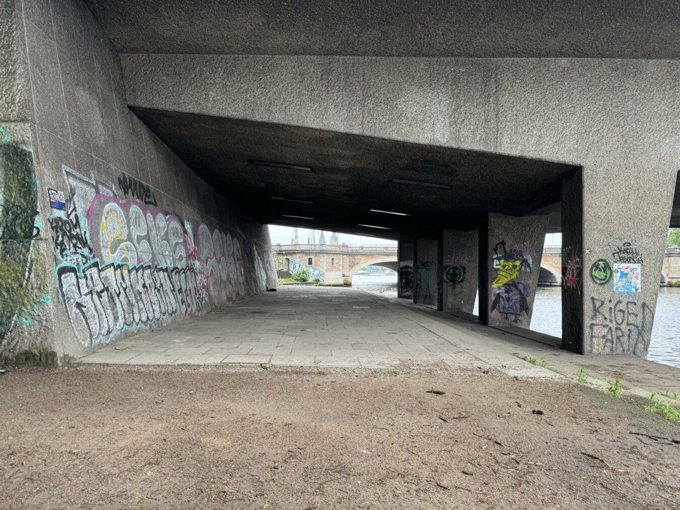 An der Alster: Obdachlose unter der Kennedybrücke vertrieben – Hinz&Kunzt